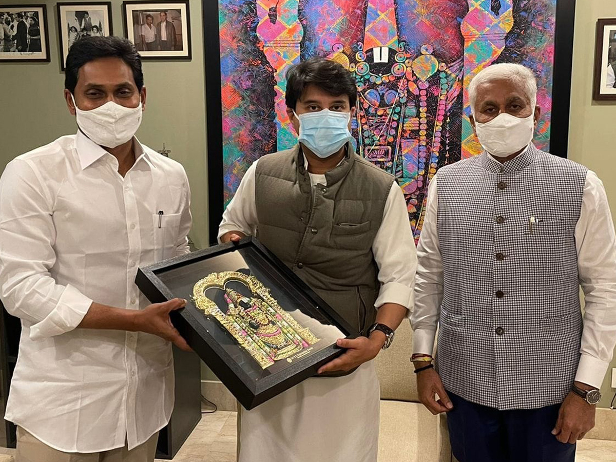 సీఎం వైఎస్‌ జగన్‌ ఢిల్లీ పర్యటన దృశ్యాలు | AP CM YS Jagan Delhi Tour Photo Gallery | Sakshi